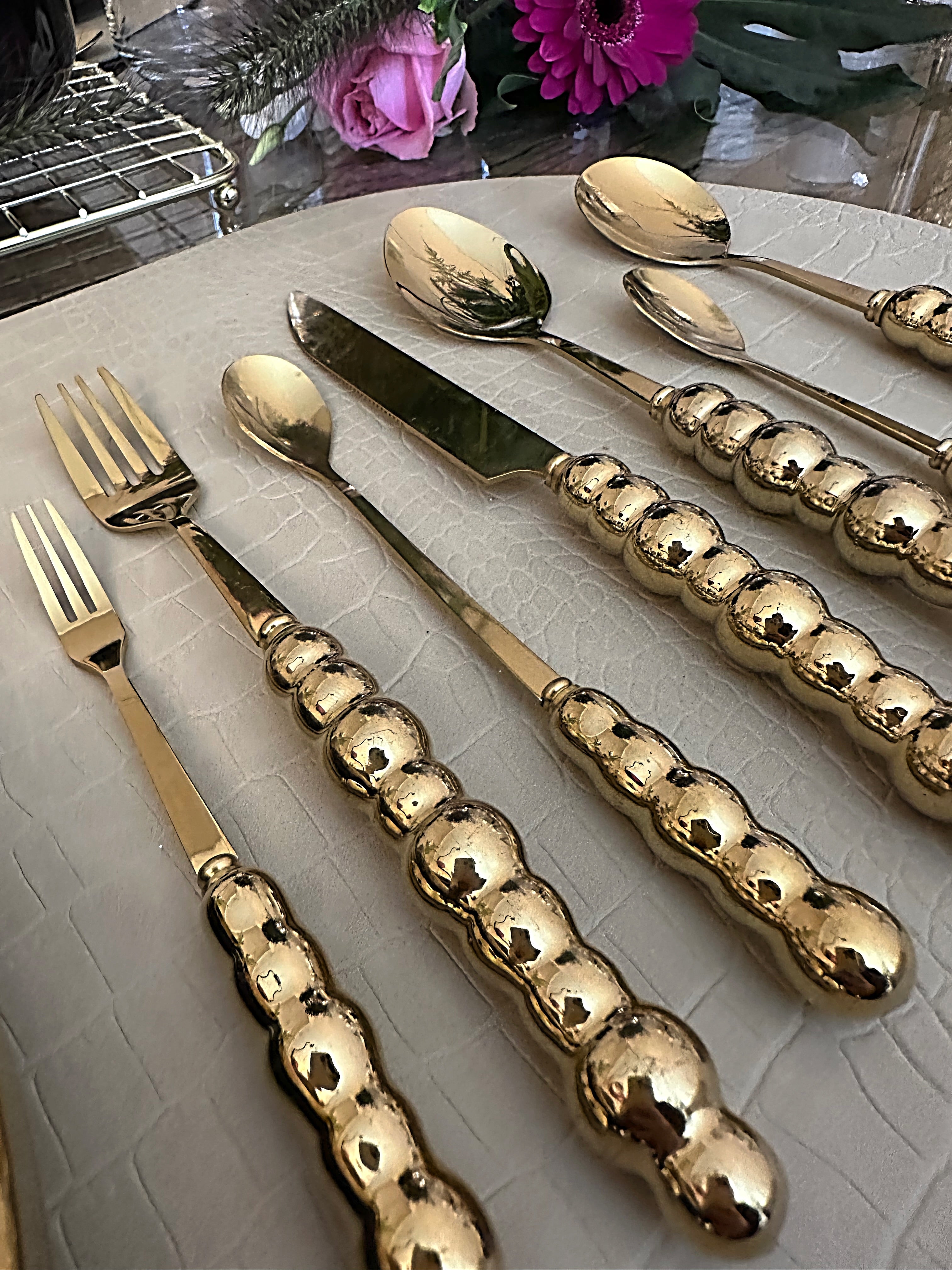 Spülmaschinengeeignetes goldenes Besteck – Royal Golden Home